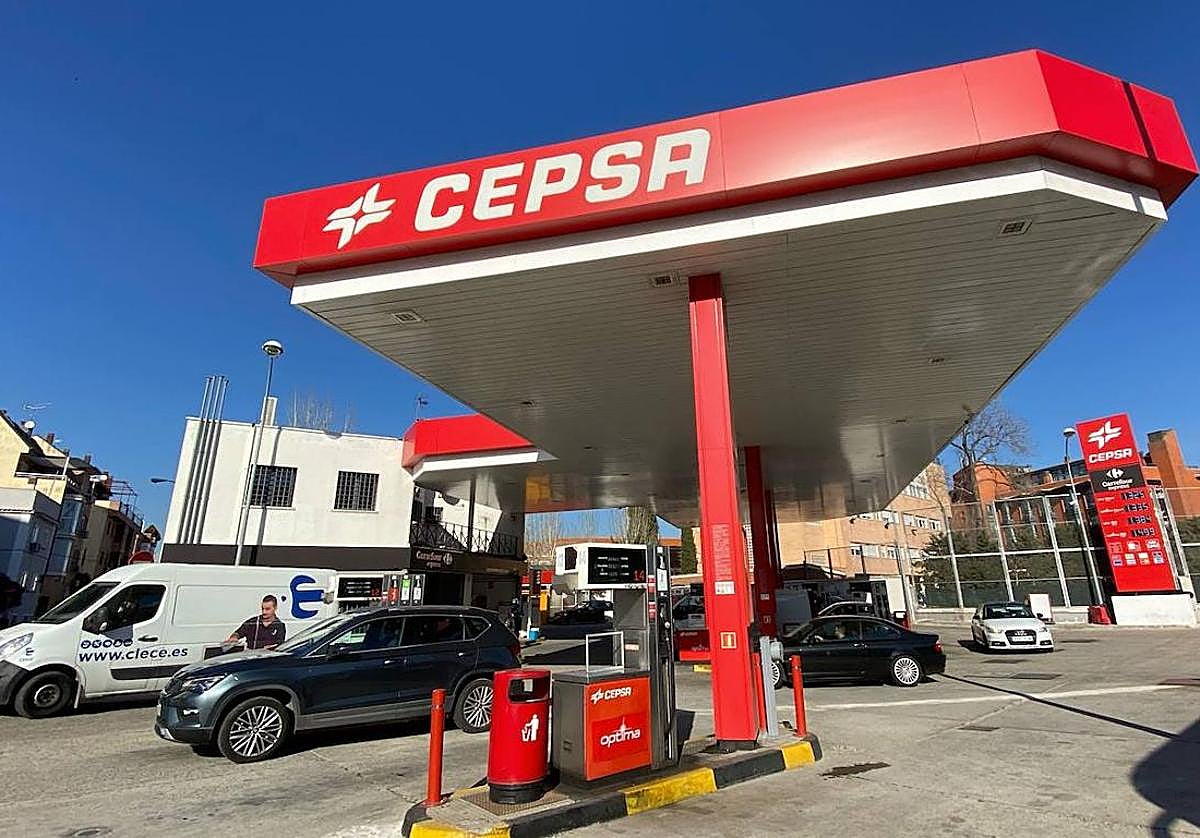 La nueva aplicación de Cepsa que rivaliza con Repsol: así quedan sus descuentos en gasolina y ...